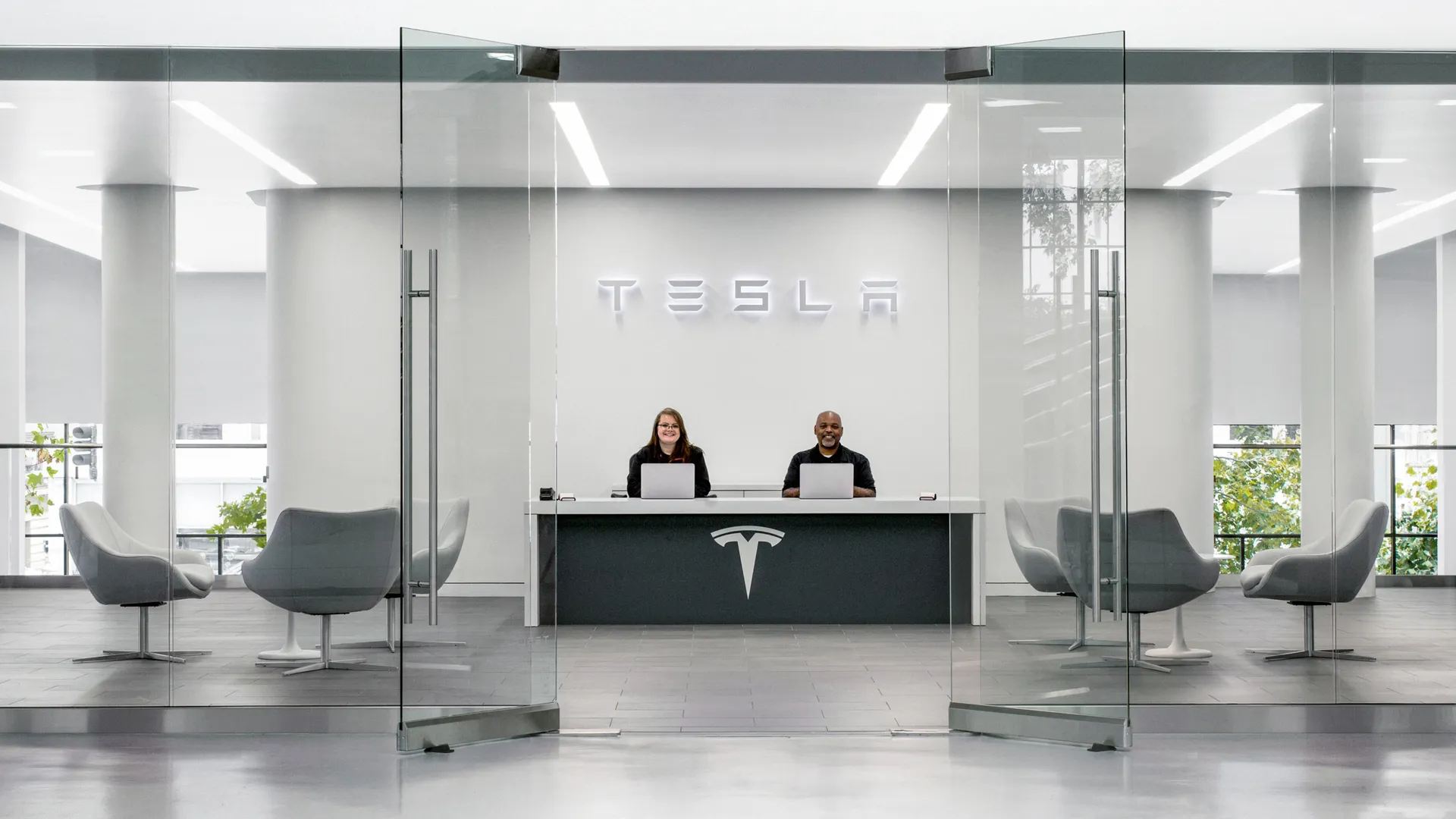 Tesla inaugura novo Tesla Center em Leiria