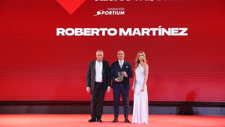 Roberto Martínez premiado em Madrid com o "maior sonho" de vencer o Mundial